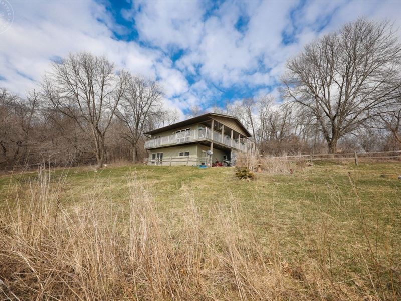 alluring-country-home-hunting-land-farm-for-sale-in-wisconsin-235329-farmflip
